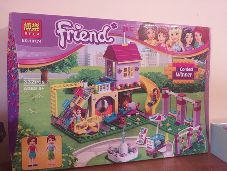конструктор Лего из серии Friends 4 коробки и 1 коробка другого.