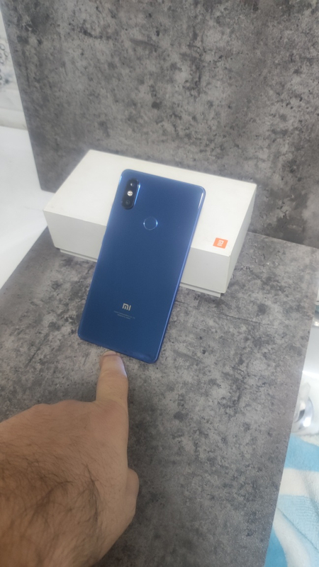 Продам флагман Mi 8se 4/64gb
