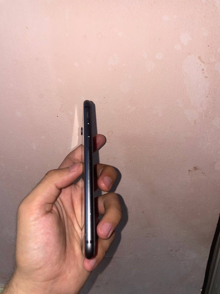 Iphone 8 xolati ideal ochilmagan