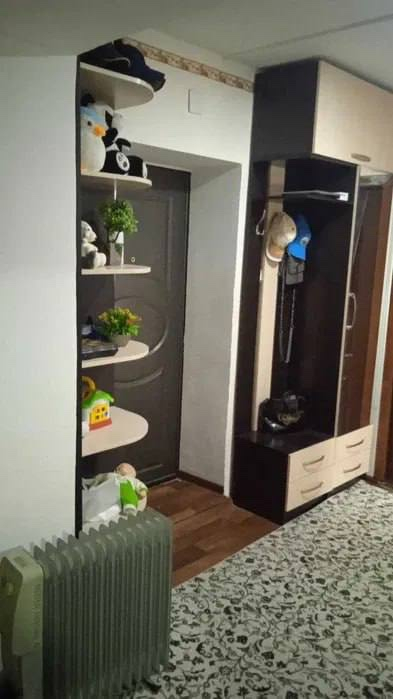 Uy sotiladi chilonzor 16 balniysani oldida 2 xona 45000$