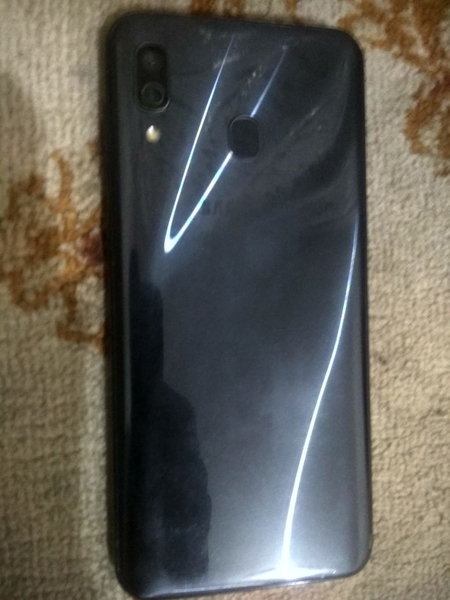 Samsung galaxy A30 в хорошем состоянии