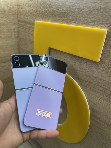 Samsung galaxy Z flip 4