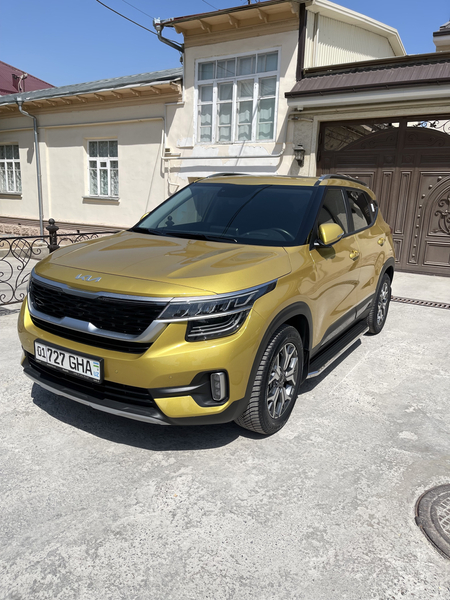 Золотой KIA Seltos для тех кто ценит комфорт и хочет выделиться.