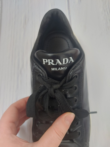 Продам оригинальные кожаные кроссовки Prada, 38 размер