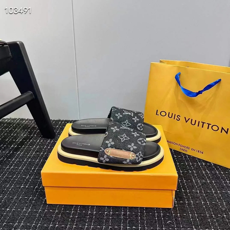 Тапочки Louis Vuitton