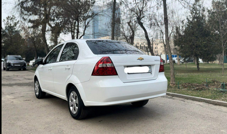 Nexia 3 2 pozitsiya oq rang sotiladi 92 benzinda