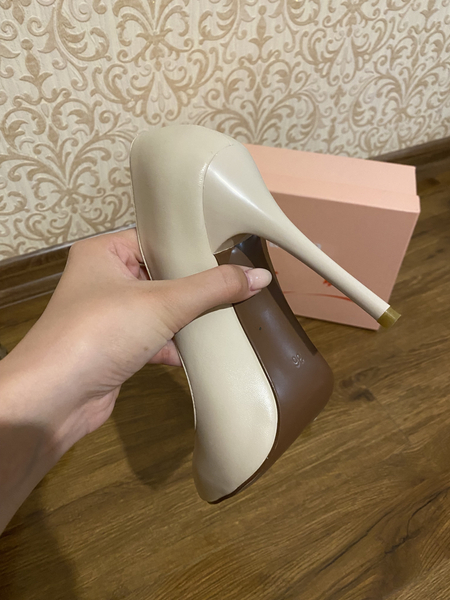 Туфли на шпильках