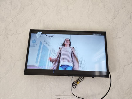 Yangi televizor srochna sotiladi