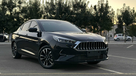 JAC J7 Maserati Dizayini ishlagan moshina Volkswagen bilan birgalikda