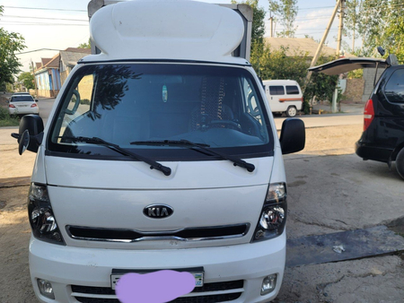 Kia bongo 3 1.200tn.  yili 2016 kraska tozza kamchiligi yoq