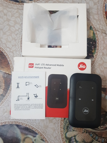 Wi fi router yangi karobkasi bilan