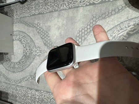 Apple Watch 4 44mm Silver sotiladi