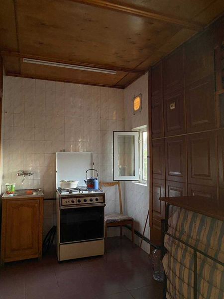 м.Буюк Ипак Йули около метро 3-комн 4/5 71 м² кирпич 2х6 без ремонта