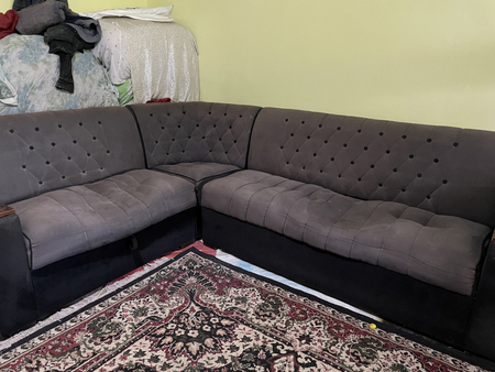 Divan sotiladi b/u