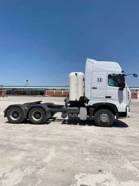 Седельный тягач Howo-A7 6x4 CNG (рессорная подвеска) 2022 B/U