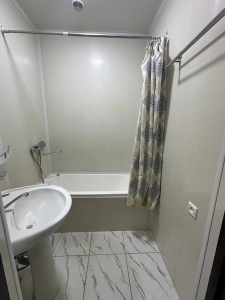 Ул. Нукусская, Центр, Госпитальный рынок, 2/4/9 лоджия: 2*7, 72 М²!