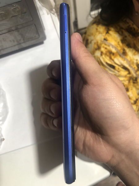 Redmi 9t 6/128 sotiladi