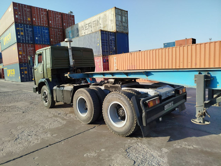 Kamaz tigach pritsepsiz sotiladi ishlab turgan mashina matori standart