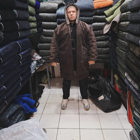 Kapishonli mexli kalta zamonaviy chopon