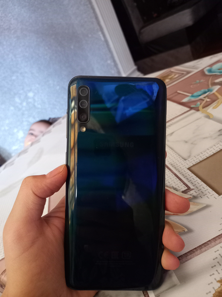 Samsung a 50 holati yaxwi