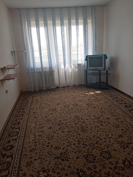 Арендага берилади 1 хона 4 этаж Партсезда.Агентство