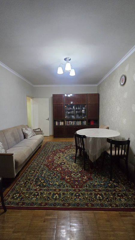 Продается квартира на Чиланзаре 15 квартале 2/2/4 бал 2х6 77 серия.