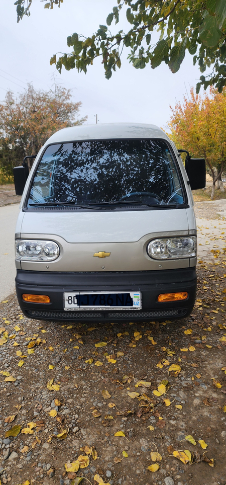Damas srochni sotiladi