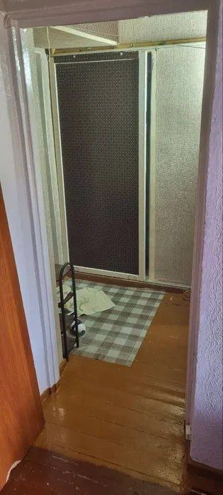 Uy sotiladi chilonzor 16ch balnitsya salamtina 1 xona 1 etaj