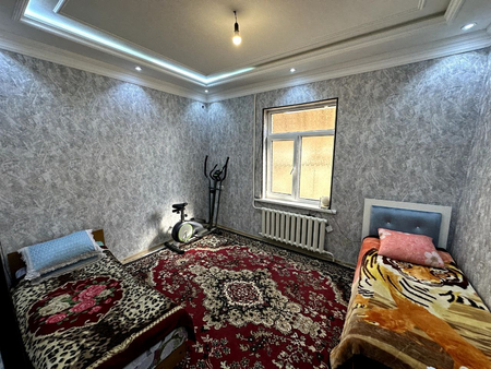Hovli sotiladi 8 hona