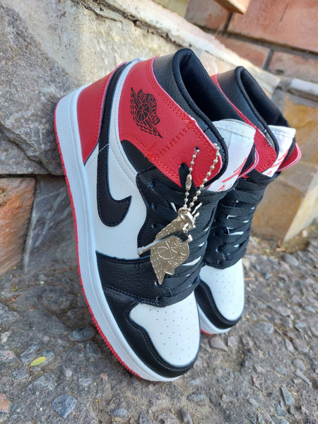 Качественные кроссовки Nike air Jordan 1