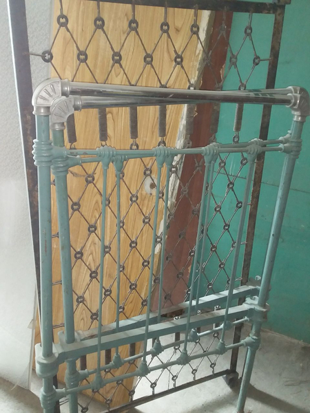 Продаёся железная кровать