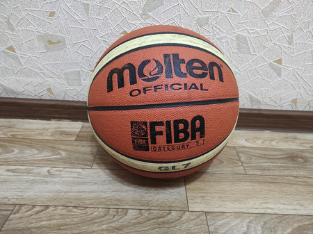 Мяч Molten GL7 Official
