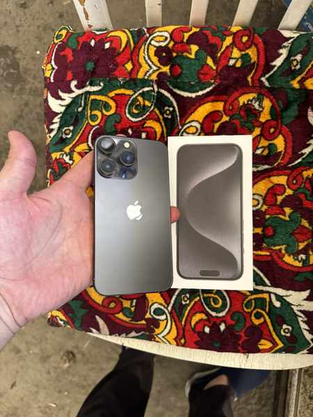 Iphone xr 15 pro  128 g korpusli karopka dak bor ideal holatda