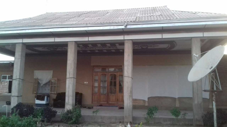 Markazdan hovli sotiladi.
