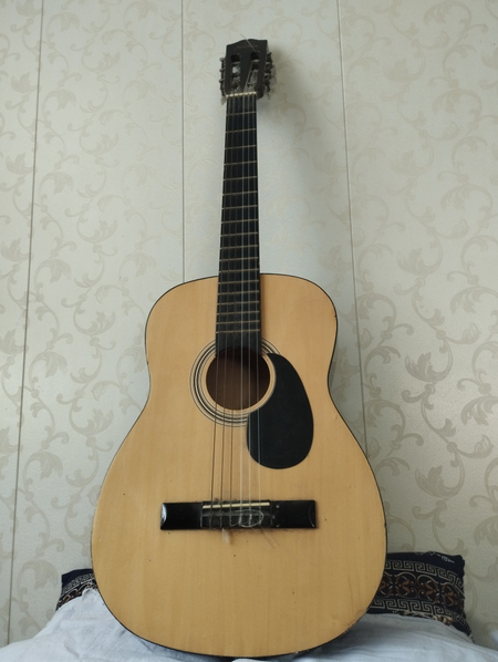 Gitara sotiladi 6-simli yaxsh