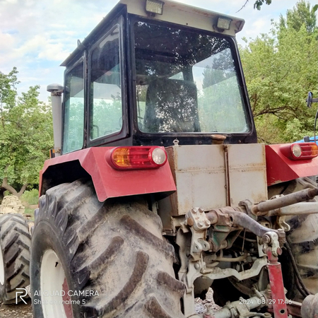 Traktor bezon sotiladi zor tehnika
