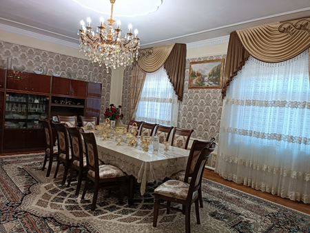 Циолковского-Кизилсу,2этажа,8соток,8комнат,2холла, 2кухни, 3 сан узла