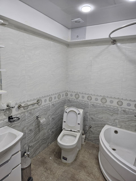 На цокольном этаже Офис 60 и ор Хамза метро