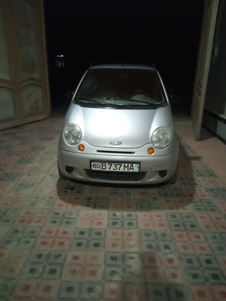 2011 yilda  chiqarilgan  Narxi 4000$  metani bor kraskasi yoq
