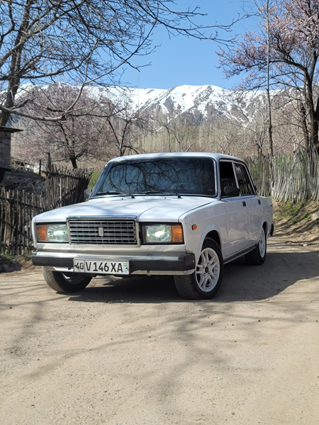 Vaz 2107 sotiladi