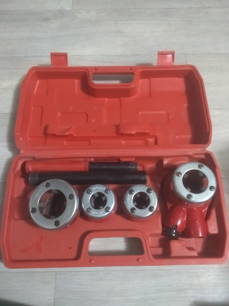 Ratchet die stock sotiladi