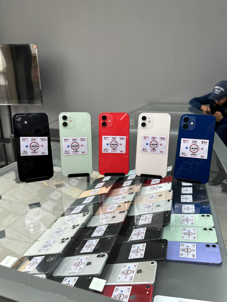 Продам iPhone 12 128 GB в отличном состоянии