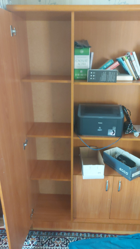 Shkaf sotiladi zudlik bilan