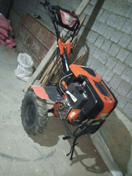 Moto kultivator sotiladi.
15 ot kuchi.
Dizel mator.
Aravasi hamma nars