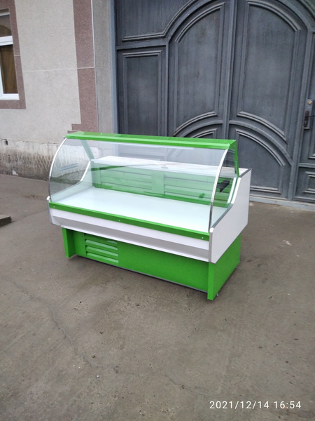 Vetrina xolodelnik sotiladi