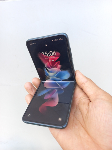 Samsung Galaxy Z flip 3  8/256gb