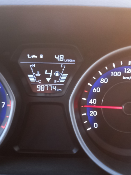 Hyundai elantra сотилади