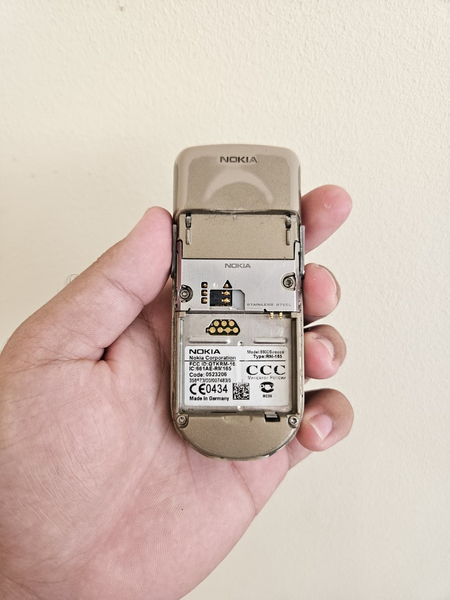 Nokia 8800 Sirocco srochna sotiladi