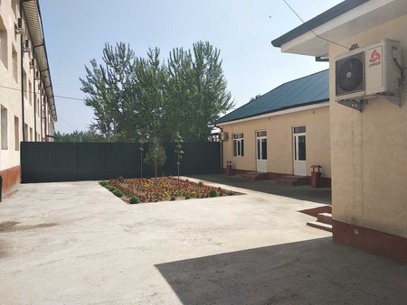 Shahrixon t. 3 qavatli shifoxona binosi bolib to'lash asosida sotuvda