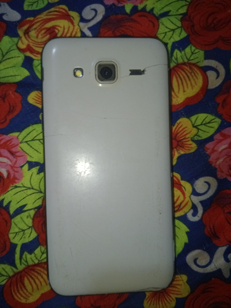 Galaxy J5 телефон